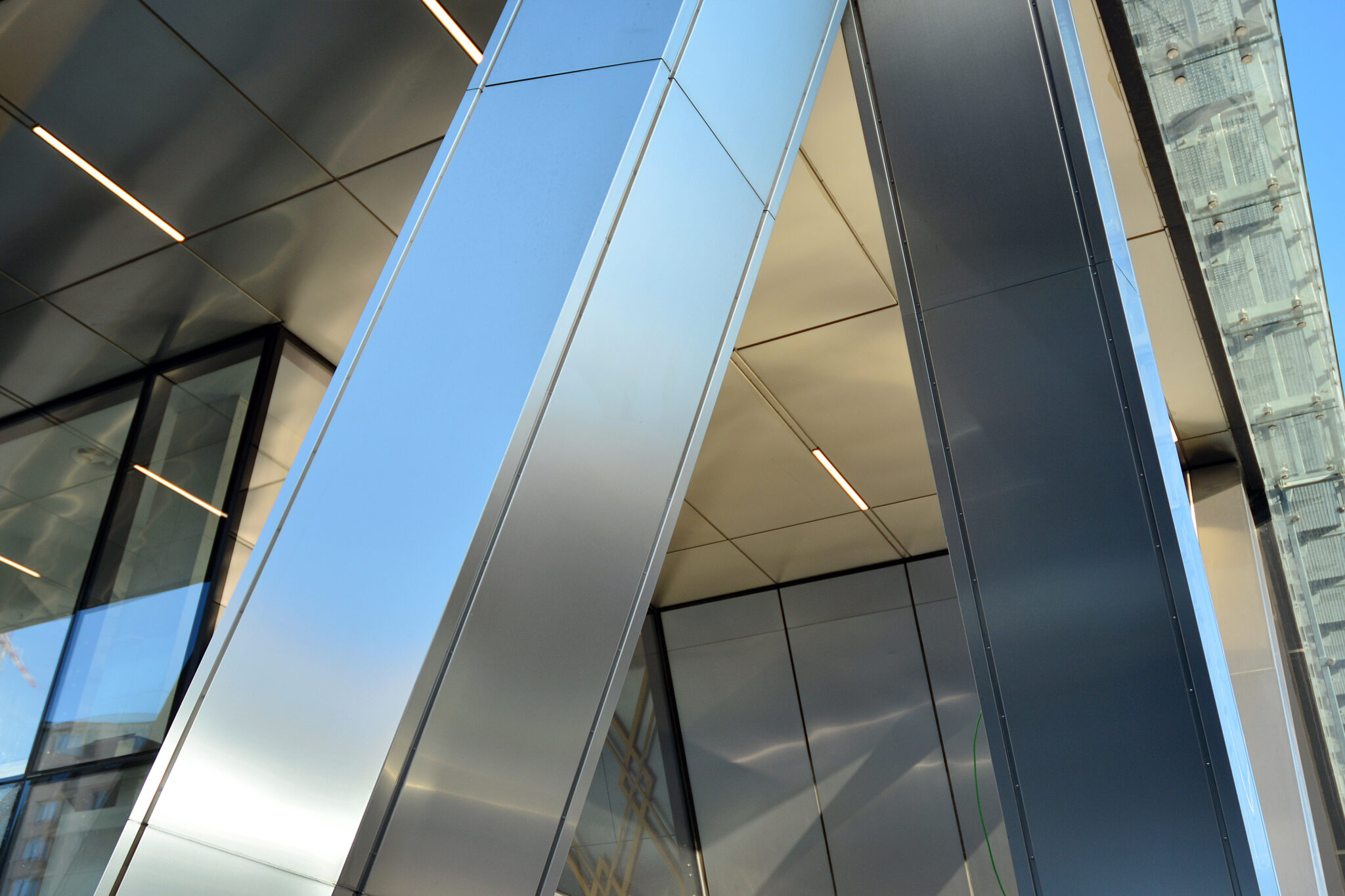 Facade & Cladding Solutions – ALUMCORE: Your Core Partner in Aluminum